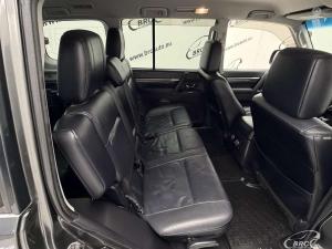 Grey Mitsubishi Pajero 2011 in Vilnius, with an engine capacity of 3.20 L and mileage of 310 thousand km for 6900 €, photo 12 on AUTOMOTO.COM.LV