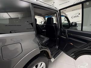 Grey Mitsubishi Pajero 2011 in Vilnius, with an engine capacity of 3.20 L and mileage of 310 thousand km for 6900 €, photo 14 on AUTOMOTO.COM.LV