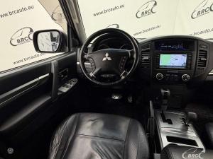 Grey Mitsubishi Pajero 2011 in Vilnius, with an engine capacity of 3.20 L and mileage of 310 thousand km for 6900 €, photo 17 on AUTOMOTO.COM.LV