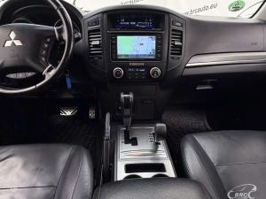 Grey Mitsubishi Pajero 2011 in Vilnius, with an engine capacity of 3.20 L and mileage of 310 thousand km for 6900 €, photo 18 on AUTOMOTO.COM.LV