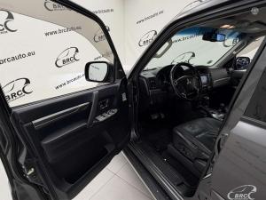 Grey Mitsubishi Pajero 2011 in Vilnius, with an engine capacity of 3.20 L and mileage of 310 thousand km for 6900 €, photo 22 on AUTOMOTO.COM.LV