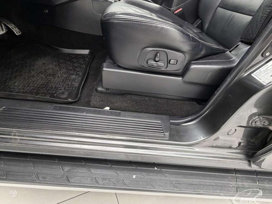 Grey Mitsubishi Pajero 2011 in Vilnius, with an engine capacity of 3.20 L and mileage of 310 thousand km for 6900 €, photo 25 on AUTOMOTO.COM.LV