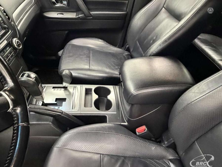 Grey Mitsubishi Pajero 2011 in Vilnius, with an engine capacity of 3.20 L and mileage of 310 thousand km for 6900 €, photo 27 on AUTOMOTO.COM.LV