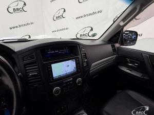 Grey Mitsubishi Pajero 2011 in Vilnius, with an engine capacity of 3.20 L and mileage of 310 thousand km for 6900 €, photo 31 on AUTOMOTO.COM.LV