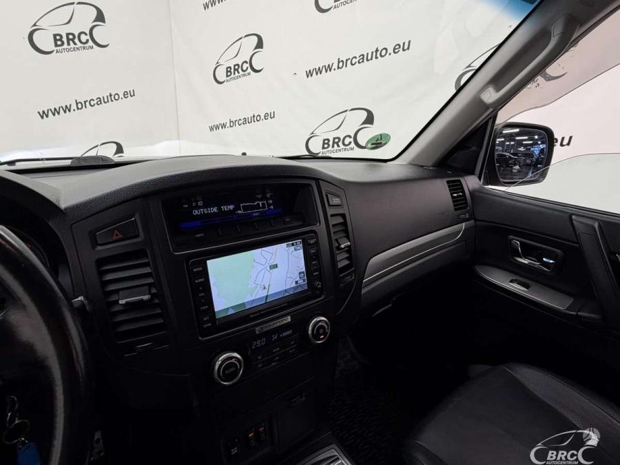 Grey Mitsubishi Pajero 2011 in Vilnius, with an engine capacity of 3.20 L and mileage of 310 thousand km for 6900 €, photo 31 on AUTOMOTO.COM.LV