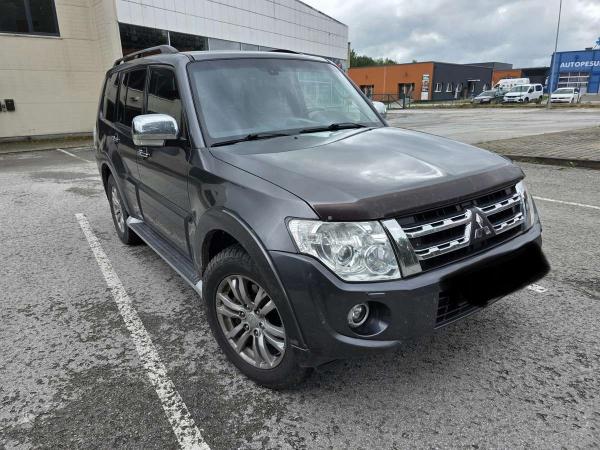 Pelēks Mitsubishi Pajero 2013 Kauņa, ar dzinēja tilpumu 3.20 L un nobraukumu 275 tūkst. km par 8500 €, foto 1 vietnē AUTOMOTO.COM.LV