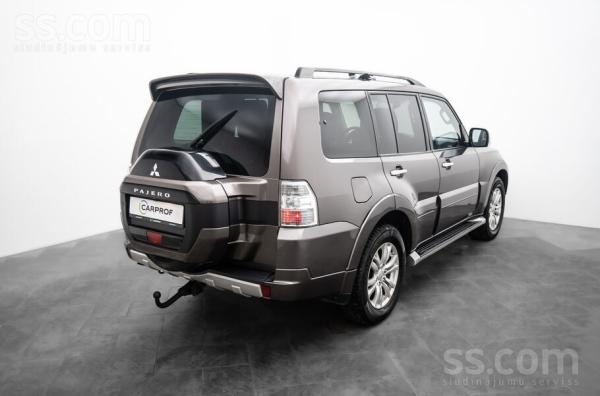 Grey Mitsubishi Pajero 2017 in Tallinn, with an engine capacity of 3.20 L and mileage of 196 thousand km for 17499 €, photo 4 on AUTOMOTO.COM.LV
