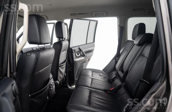 Grey Mitsubishi Pajero 2017 in Tallinn, with an engine capacity of 3.20 L and mileage of 196 thousand km for 17499 €, photo 8 on AUTOMOTO.COM.LV