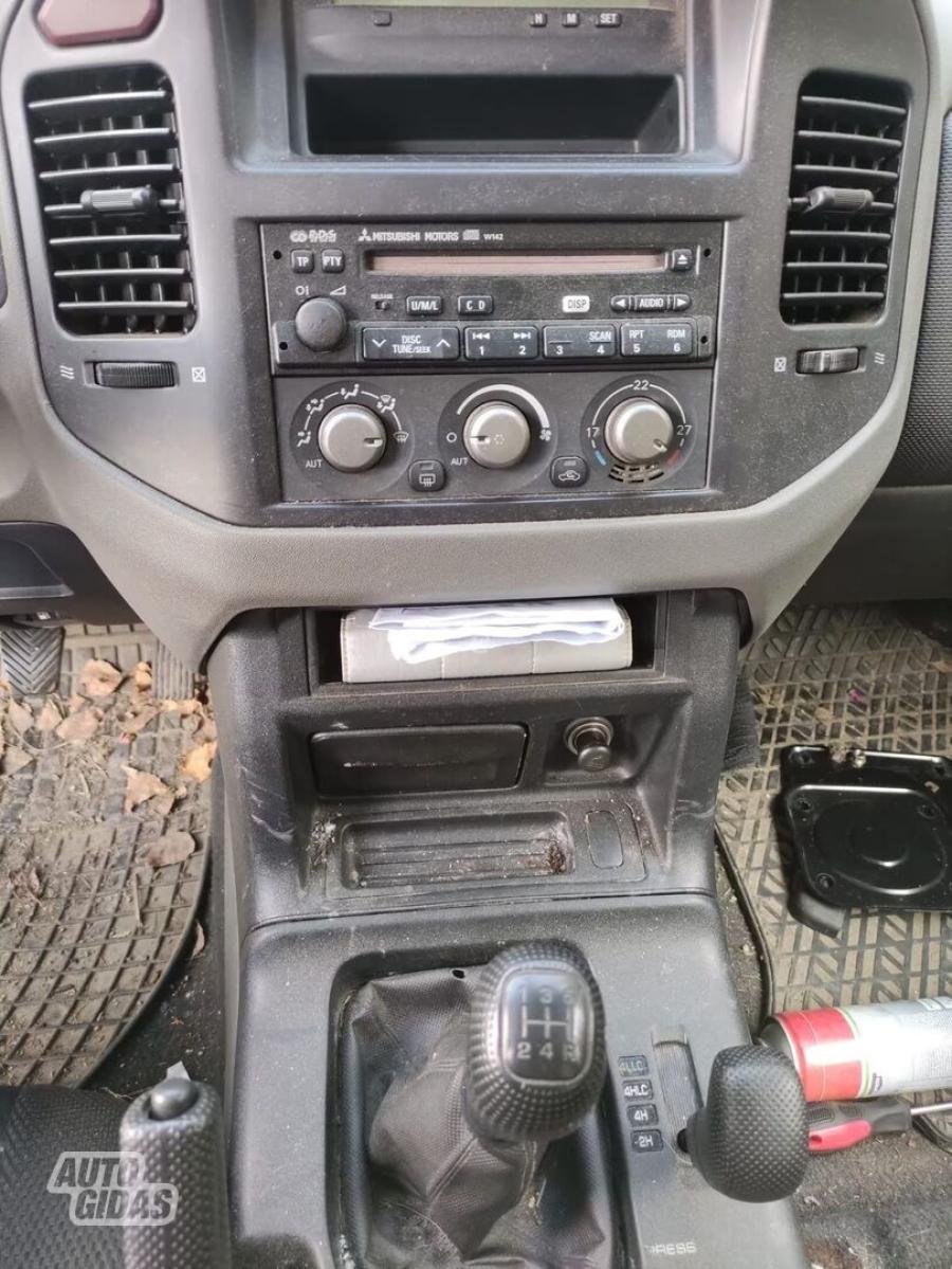 Pelēks Mitsubishi Pajero 2025 Kauņa, ar dzinēja tilpumu 3.20 L un nobraukumu 220 tūkst. km par 2800 €, foto 3 vietnē AUTOMOTO.COM.LV