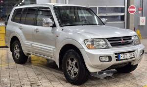 Pelēks Mitsubishi Pajero 2003 Viļņa, ar dzinēja tilpumu 3.20 L un nobraukumu 350 tūkst. km par 2800 €, foto  vietnē AUTOMOTO.COM.LV