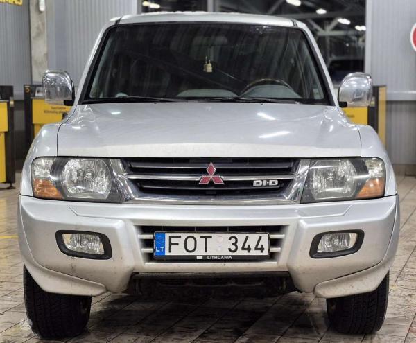Grey Mitsubishi Pajero 2003 in Vilnius, with an engine capacity of 3.20 L and mileage of 350 thousand km for 2800 €, photo 2 on AUTOMOTO.COM.LV