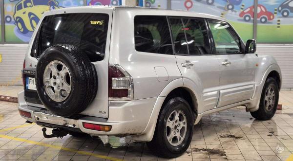 Grey Mitsubishi Pajero 2003 in Vilnius, with an engine capacity of 3.20 L and mileage of 350 thousand km for 2800 €, photo 7 on AUTOMOTO.COM.LV