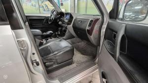 Pelēks Mitsubishi Pajero 2003 Viļņa, ar dzinēja tilpumu 3.20 L un nobraukumu 350 tūkst. km par 2800 €, foto 11 vietnē AUTOMOTO.COM.LV