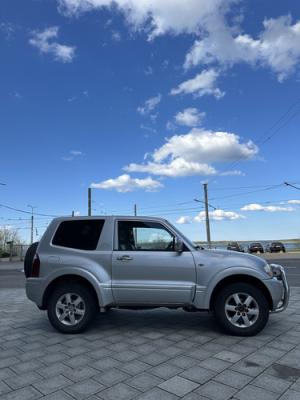 Pelēks Mitsubishi Pajero 2005 Tallina, ar dzinēja tilpumu 3.20 L un nobraukumu 224 tūkst. km par 5300 €, foto 16 vietnē AUTOMOTO.COM.LV