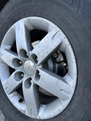 Pelēks Mitsubishi Pajero 2005 Tallina, ar dzinēja tilpumu 3.20 L un nobraukumu 224 tūkst. km par 5300 €, foto 21 vietnē AUTOMOTO.COM.LV