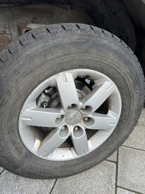 Pelēks Mitsubishi Pajero 2005 Tallina, ar dzinēja tilpumu 3.20 L un nobraukumu 224 tūkst. km par 5300 €, foto 22 vietnē AUTOMOTO.COM.LV