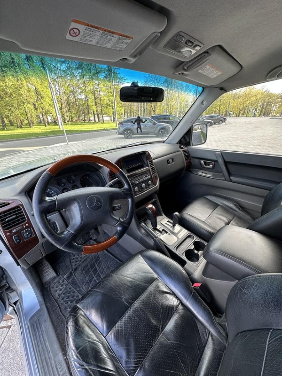 Pelēks Mitsubishi Pajero 2005 Tallina, ar dzinēja tilpumu 3.20 L un nobraukumu 224 tūkst. km par 5300 €, foto 25 vietnē AUTOMOTO.COM.LV