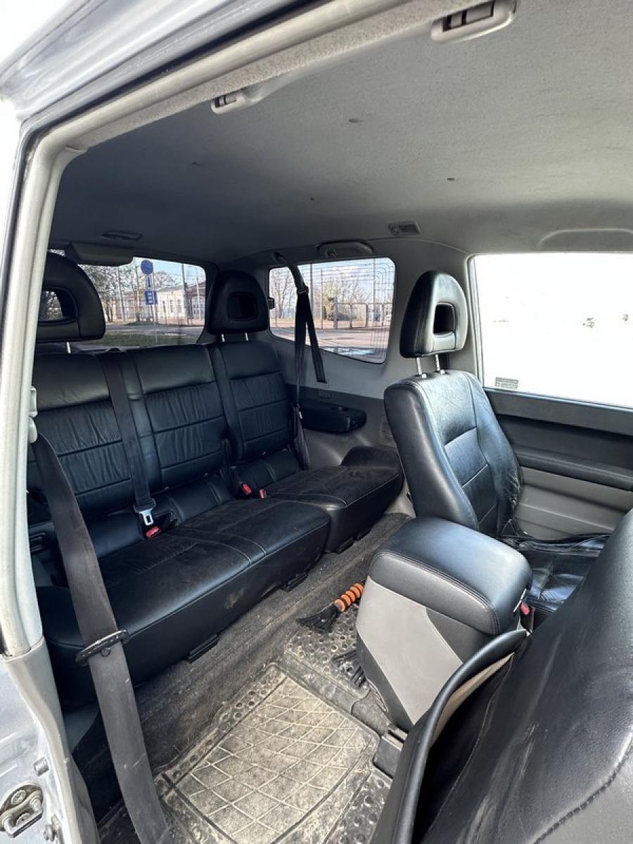 Pelēks Mitsubishi Pajero 2005 Tallina, ar dzinēja tilpumu 3.20 L un nobraukumu 224 tūkst. km par 5300 €, foto 28 vietnē AUTOMOTO.COM.LV