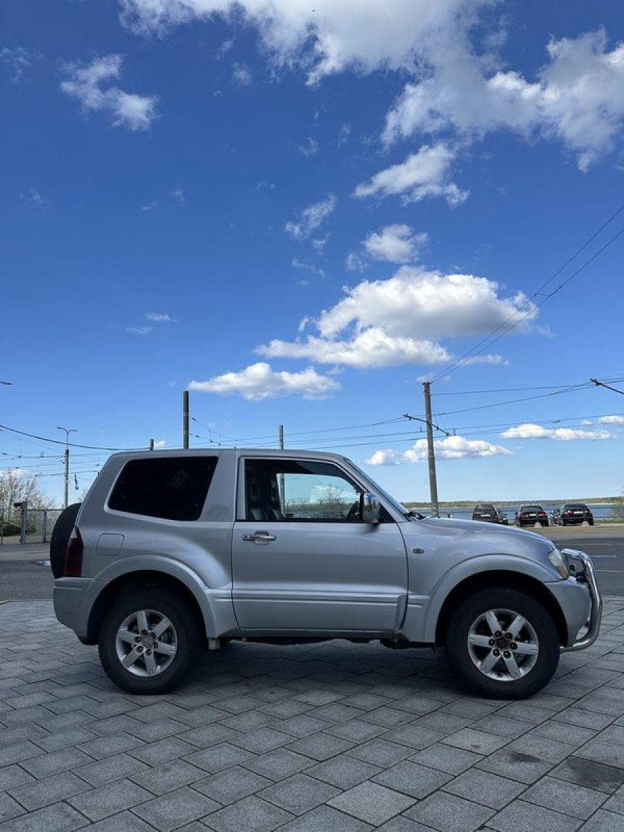 Pelēks Mitsubishi Pajero 2005 Tallina, ar dzinēja tilpumu 3.20 L un nobraukumu 224 tūkst. km par 5300 €, foto 31 vietnē AUTOMOTO.COM.LV