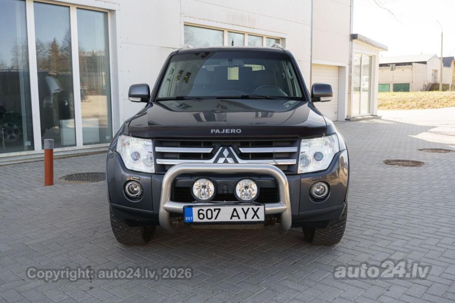 Grey Mitsubishi Pajero 2007 in Tartu, with an engine capacity of 3.20 L and mileage of 327 thousand km for 7500 €, photo 3 on AUTOMOTO.COM.LV