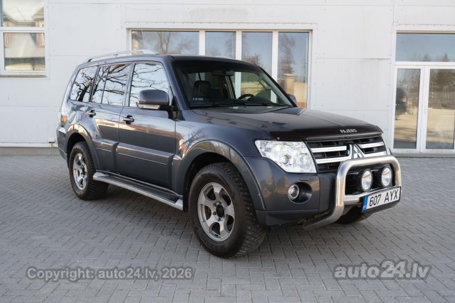 Grey Mitsubishi Pajero 2007 in Tartu, with an engine capacity of 3.20 L and mileage of 327 thousand km for 7500 €, photo 4 on AUTOMOTO.COM.LV