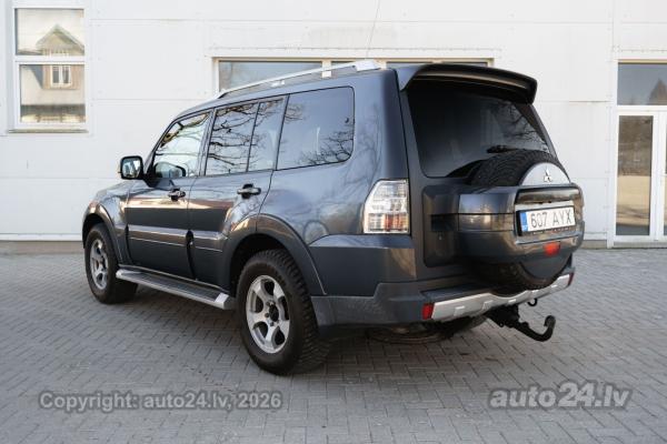 Grey Mitsubishi Pajero 2007 in Tartu, with an engine capacity of 3.20 L and mileage of 327 thousand km for 7500 €, photo 6 on AUTOMOTO.COM.LV