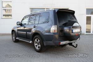 Grey Mitsubishi Pajero 2007 in Tartu, with an engine capacity of 3.20 L and mileage of 327 thousand km for 7500 €, photo 7 on AUTOMOTO.COM.LV