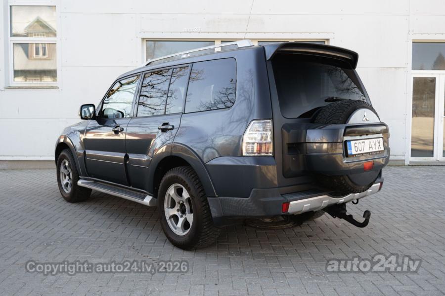Grey Mitsubishi Pajero 2007 in Tartu, with an engine capacity of 3.20 L and mileage of 327 thousand km for 7500 €, photo 7 on AUTOMOTO.COM.LV