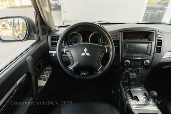 Grey Mitsubishi Pajero 2007 in Tartu, with an engine capacity of 3.20 L and mileage of 327 thousand km for 7500 €, photo 7 on AUTOMOTO.COM.LV