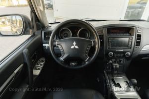Grey Mitsubishi Pajero 2007 in Tartu, with an engine capacity of 3.20 L and mileage of 327 thousand km for 7500 €, photo 8 on AUTOMOTO.COM.LV