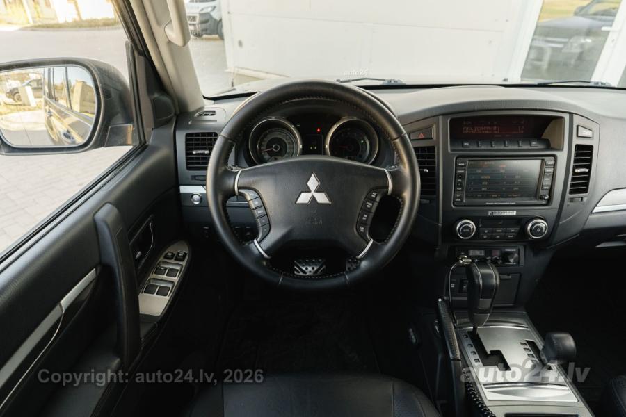 Grey Mitsubishi Pajero 2007 in Tartu, with an engine capacity of 3.20 L and mileage of 327 thousand km for 7500 €, photo 8 on AUTOMOTO.COM.LV