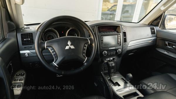 Grey Mitsubishi Pajero 2007 in Tartu, with an engine capacity of 3.20 L and mileage of 327 thousand km for 7500 €, photo 8 on AUTOMOTO.COM.LV