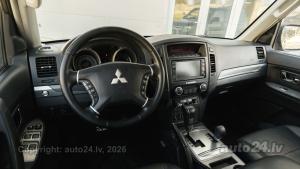 Grey Mitsubishi Pajero 2007 in Tartu, with an engine capacity of 3.20 L and mileage of 327 thousand km for 7500 €, photo 9 on AUTOMOTO.COM.LV