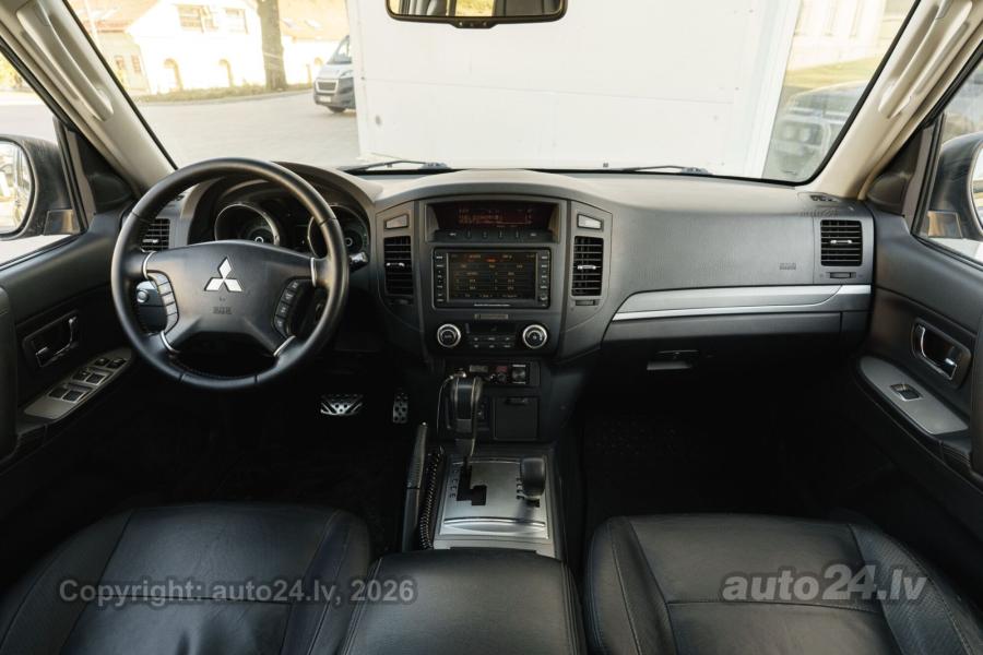 Grey Mitsubishi Pajero 2007 in Tartu, with an engine capacity of 3.20 L and mileage of 327 thousand km for 7500 €, photo 10 on AUTOMOTO.COM.LV