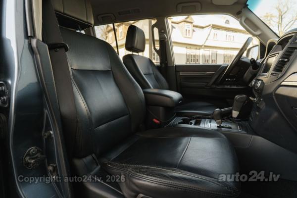 Grey Mitsubishi Pajero 2007 in Tartu, with an engine capacity of 3.20 L and mileage of 327 thousand km for 7500 €, photo 10 on AUTOMOTO.COM.LV