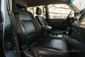 Grey Mitsubishi Pajero 2007 in Tartu, with an engine capacity of 3.20 L and mileage of 327 thousand km for 7500 €, photo 11 on AUTOMOTO.COM.LV