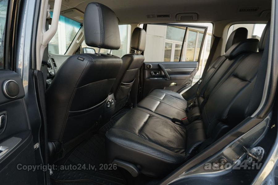 Grey Mitsubishi Pajero 2007 in Tartu, with an engine capacity of 3.20 L and mileage of 327 thousand km for 7500 €, photo 12 on AUTOMOTO.COM.LV