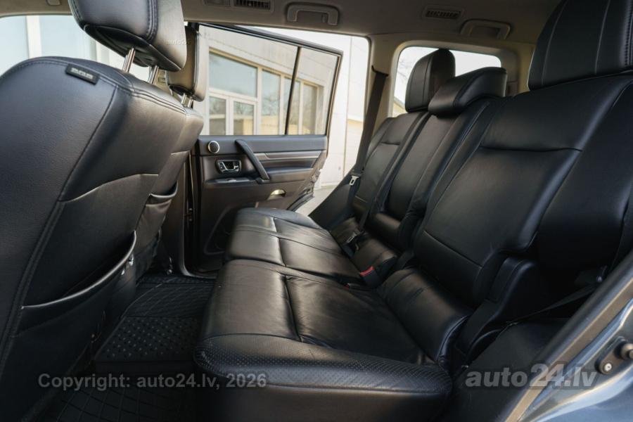 Grey Mitsubishi Pajero 2007 in Tartu, with an engine capacity of 3.20 L and mileage of 327 thousand km for 7500 €, photo 13 on AUTOMOTO.COM.LV