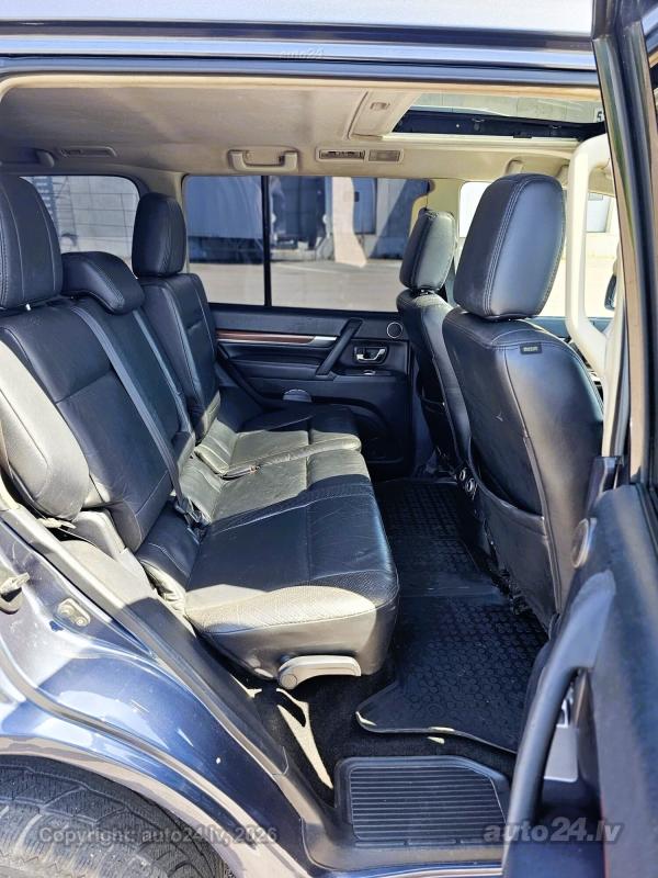Grey Mitsubishi Pajero 2008 in Tallinn, with an engine capacity of 3.20 L and mileage of 235 thousand km for 10900 €, photo 9 on AUTOMOTO.COM.LV