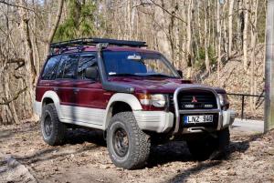 Red Mitsubishi Pajero 1994 in Vilnius, with an engine capacity of 2.84 L and mileage of 204 thousand km for 6200 €, photo  on AUTOMOTO.COM.LV