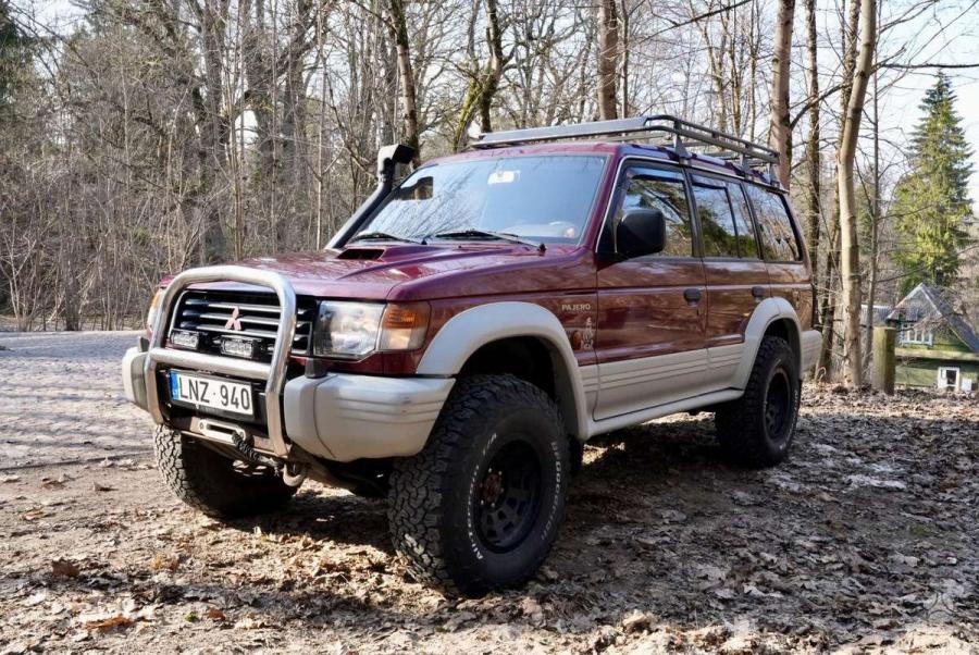 Red Mitsubishi Pajero 1994 in Vilnius, with an engine capacity of 2.84 L and mileage of 204 thousand km for 6200 €, photo 3 on AUTOMOTO.COM.LV