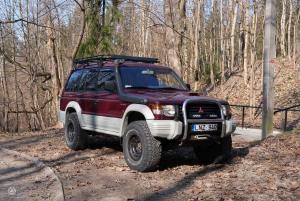 Red Mitsubishi Pajero 1994 in Vilnius, with an engine capacity of 2.84 L and mileage of 204 thousand km for 6200 €, photo 5 on AUTOMOTO.COM.LV