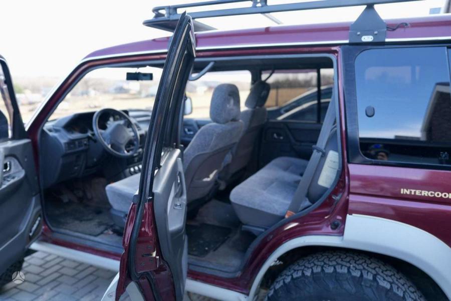 Red Mitsubishi Pajero 1994 in Vilnius, with an engine capacity of 2.84 L and mileage of 204 thousand km for 6200 €, photo 8 on AUTOMOTO.COM.LV