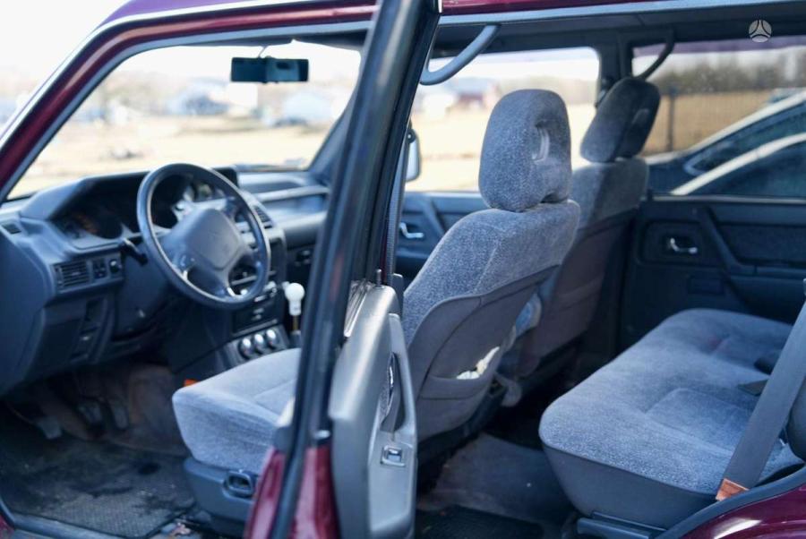 Red Mitsubishi Pajero 1994 in Vilnius, with an engine capacity of 2.84 L and mileage of 204 thousand km for 6200 €, photo 9 on AUTOMOTO.COM.LV