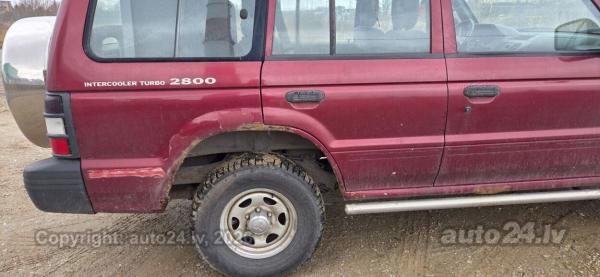 Red Mitsubishi Pajero 1997 in Tallinn, with an engine capacity of 2.80 L and mileage of 380 thousand km for 1650 €, photo 5 on AUTOMOTO.COM.LV