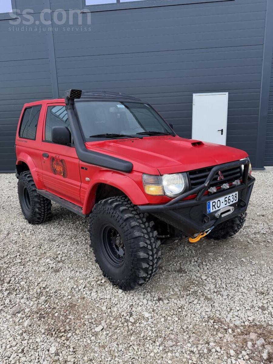 Sarkans Mitsubishi Pajero 1998 Balvi, ar dzinēja tilpumu 3.20 L un nobraukumu 200 tūkst. km par 7499 €, foto 1 vietnē AUTOMOTO.COM.LV
