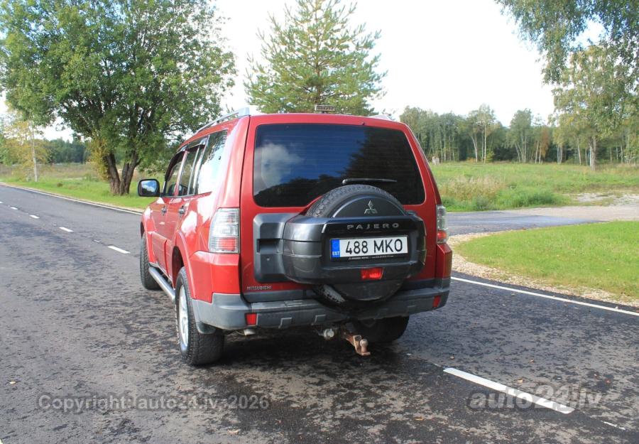Red Mitsubishi Pajero 2007 in Rapla, with an engine capacity of 3.20 L and mileage of 350 thousand km for 5390 €, photo 8 on AUTOMOTO.COM.LV