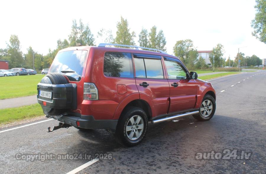 Red Mitsubishi Pajero 2007 in Rapla, with an engine capacity of 3.20 L and mileage of 350 thousand km for 5390 €, photo 9 on AUTOMOTO.COM.LV