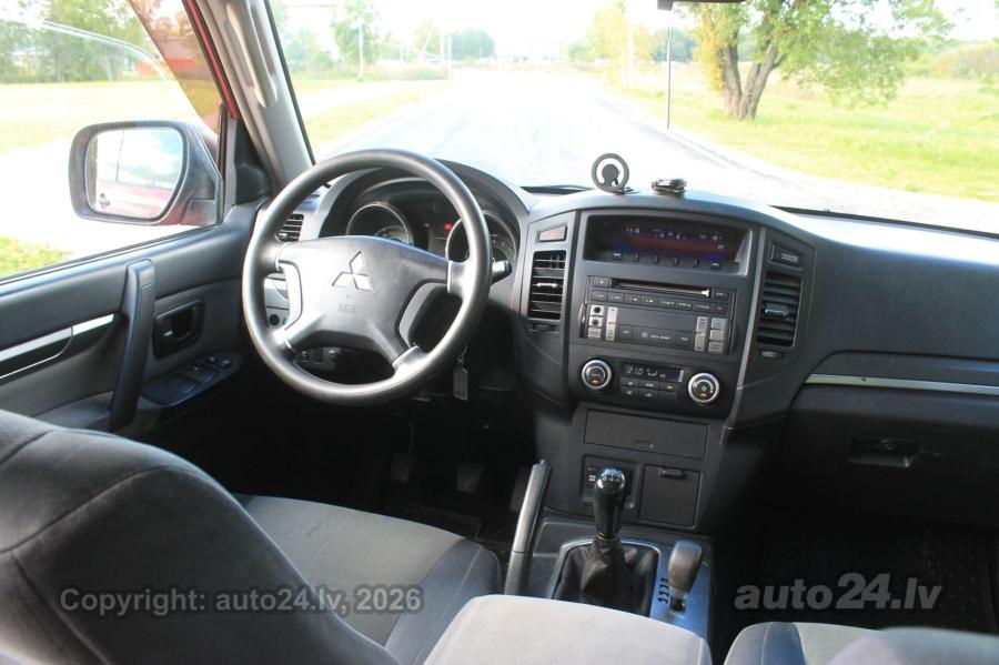 Red Mitsubishi Pajero 2007 in Rapla, with an engine capacity of 3.20 L and mileage of 350 thousand km for 5390 €, photo 12 on AUTOMOTO.COM.LV