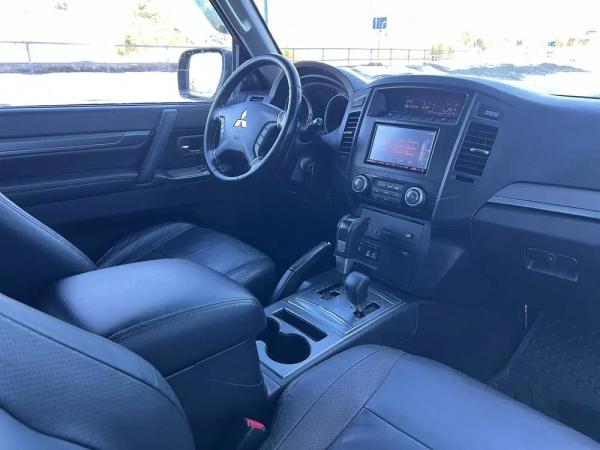 Sarkans Mitsubishi Pajero 2009 Rēzekne, ar dzinēja tilpumu 3.20 L un nobraukumu 158 tūkst. km par 6850 €, foto 7 vietnē AUTOMOTO.COM.LV